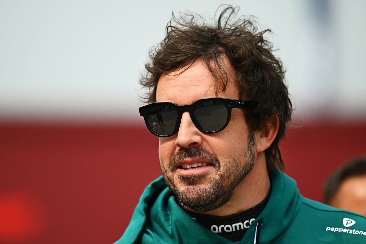 Alonso receives special F1 gift after Leonard's | F1 Feed